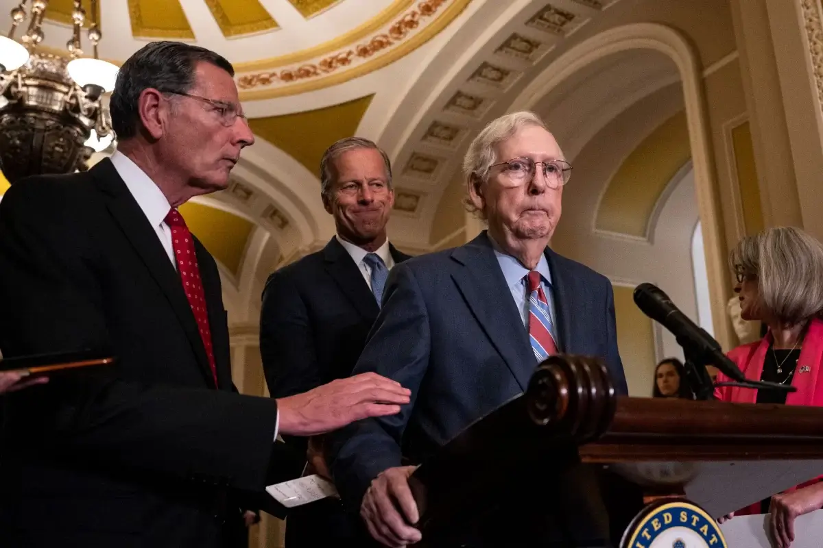 McConnell Freezes Again During Public Event, Aides Say He Felt ...